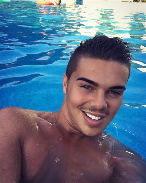 ФЕНКИ ПРЕСЛЕДВАЛИ АШКАР НА МОРЕТО