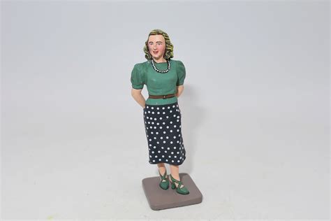 King And Country Miss Eva Braun Figurenschnappde Buying Figures