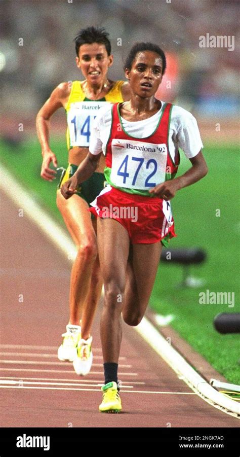 Ethiopas Derartu Tulu Leads South Africas Elana Meyer In The Womens