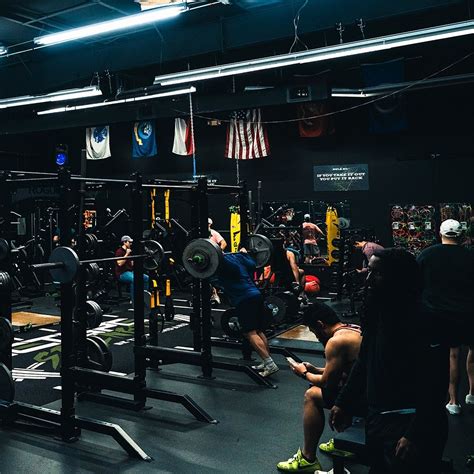 Which One Is Right For You 👀 Hack Squat Vs Pendulum Squat — Both Available At All 3 Archetype