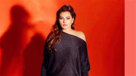 Singer Shraddha Pandit Approaches Police Over Threat By Her Ex Manager Entertainment News