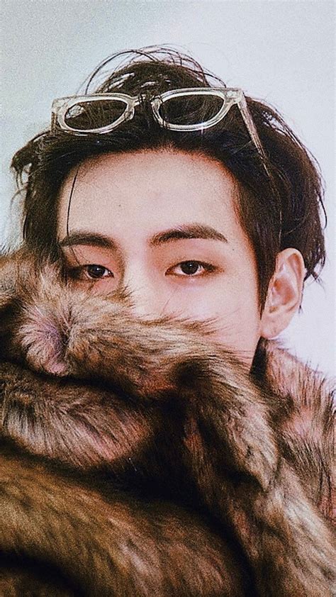 Pin by 〻 𓏲𝐃𝐚𝐫𝐤 𝐌𝐨𝐨𝐧 𓋜 on ℬͲՏ Taehyung Kim taehyung Taehyung photoshoot