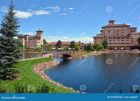Hotel Broadmoor Na Primavera Do Colorado Foto Editorial Imagem De