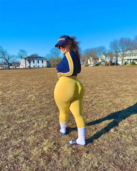 Alecia Lena Scrolller