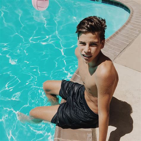 Arnau Marin Arnaumarin Shirtless Scrolller