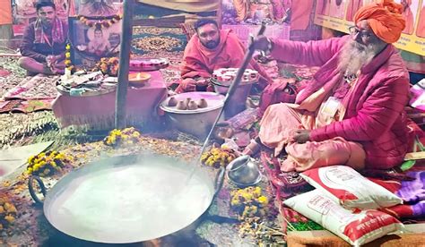 Rabri Wale Baba महाकुंभ में छाए रबड़ी वाले बाबा 150 लीटर दूध से रोज़ान
