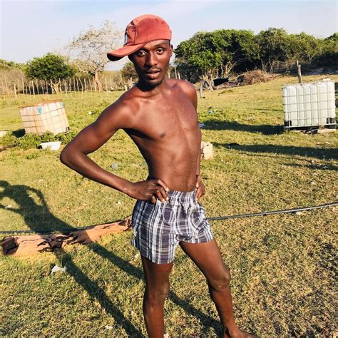 Hlangana Zulu 😂siyadlalisana Nezinkabi Ncela Kuzenabanye 😂esizodlala Nabo Akukho Buhlungu 😂😂