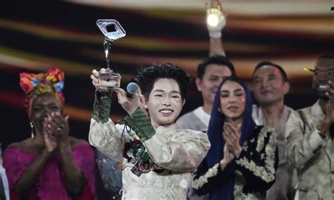 Vietnamese Singer Duc Phuc Wins 360000 Prize At Russian Hosted