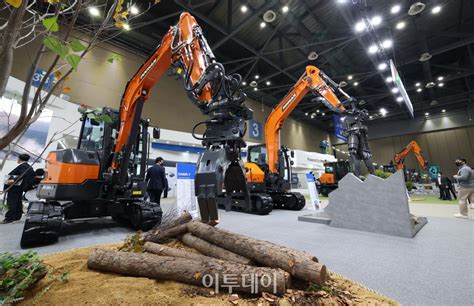포토 한국산업대전 다양한 굴착기 이미지 이투데이