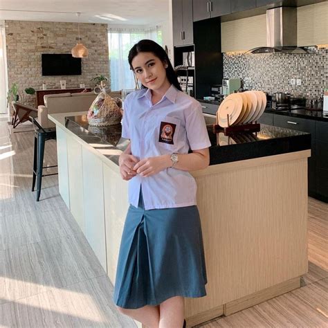 7 Potret Rinoa Senduk Cucu Indro Warkop Di Series Si Doel Yang Cantik And Menawan Foto 1