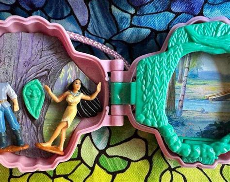 Disney Pocahontas Like Polly Pocket Playset Necklace With Two 1 1 2