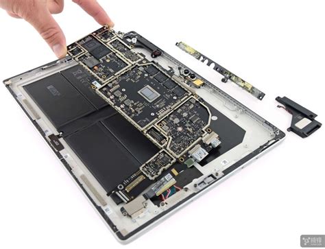 微软全新surface Pro拆解：ssd焊死 拆开易报废 小数据科技智库