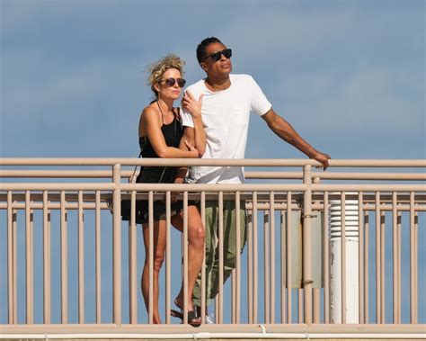 Gma Host Tj Holmes Make Out And Pda With Amy Robach Could Fuel His Wife
