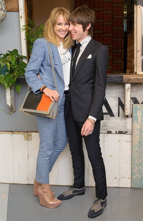 Suki Waterhouses Dating History Robert Pattinson And More Us Weekly
