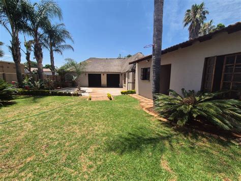 3 Bedroom House For Sale In Dalview P24 115164892