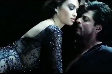 Shah Rukh Khan Looks Hotter Than Ever As He Goes Shirtless For A Recent