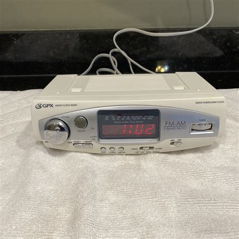 Under Cabinet Kitchen Radio Clock Am Fm Gpx Works Great ~ No Mounting