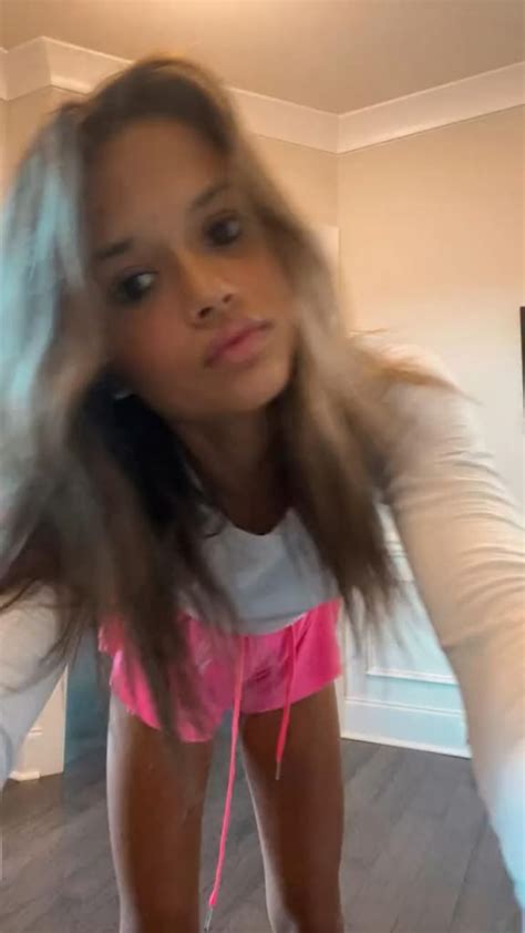 Pin By Wren On Cool Dances Gorgeous Women Bodies Lulu Outfits Beautiful Women Pictures