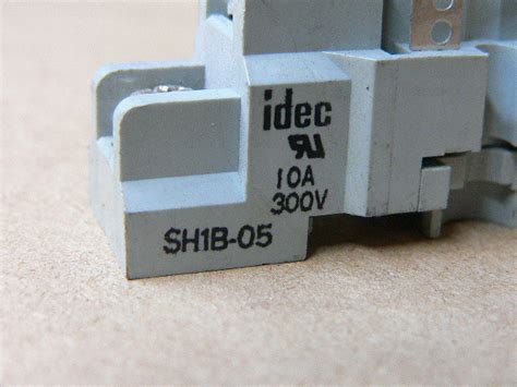 Idec Sh1b 05 Relay Socket 10a 300v Fen Industrial