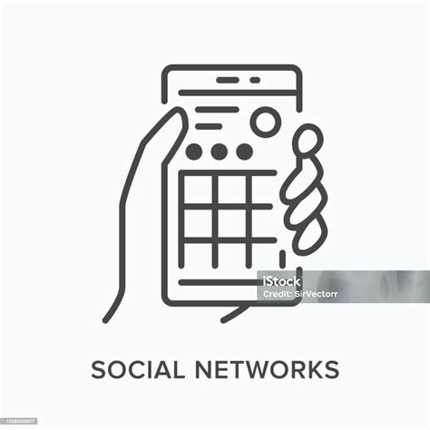 소셜 미디어 네트워크 플랫 라인 아이콘 화면에 피드와 휴대 전화를 들고 손의 벡터 개요 그림 Smm 얇은 선형 픽토그램 Brand Name Online Messaging