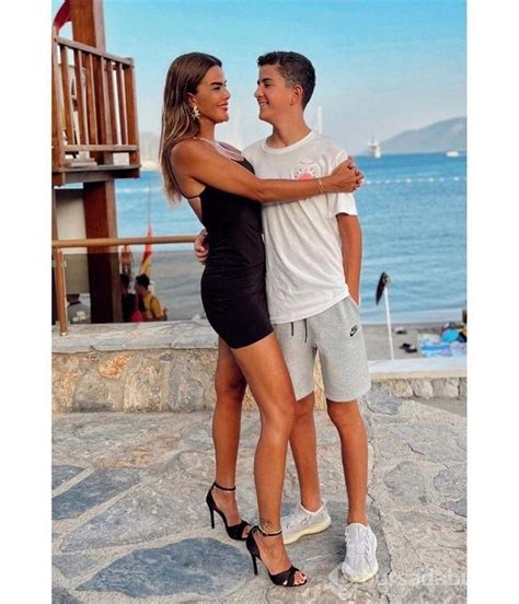 Özlem Yıldıza Sevgilisinden Romantik Kutlama Foto Galerisi 8