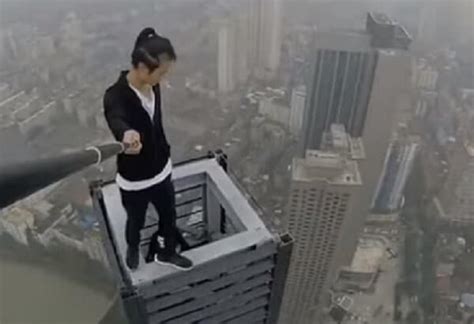 Povestea Tragică A Lui Wu Yongning Tânărul Cascador Care A Căzut De Pe Un Zgârie Nor