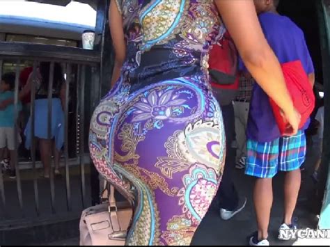 Video Madura Nalgona En Vestido Apretado Mujeres Bellas En La Calle