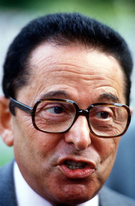 Woes Over Warhols And Fights Over Van Dycks The Explosive And