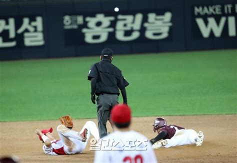 포토 김하성 박찬호홈런볼은 아닌데~