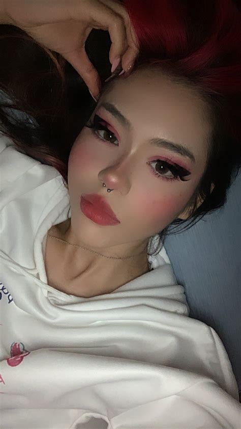 Discover 250 Dracuina Ideas Hair Inspo Color Hair Styles Split Dyed