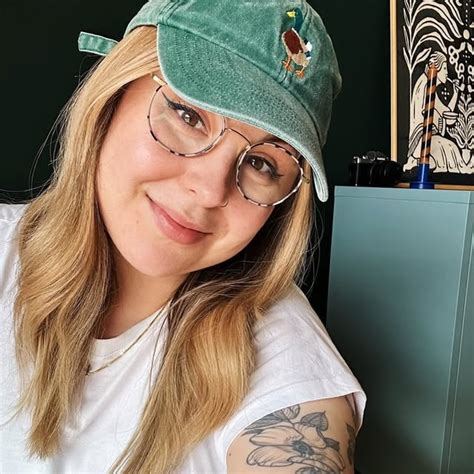 Laura Bee Laurarbee • Threads Say More