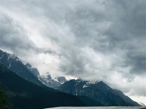 가파른 경사 가파른 길 가파른 내리막 가파른 등반 가파른 지형 거리 건너는 건물 건축 경치 경치 좋은 길 교차로 교통체계 그룹 급경사 높은 경치