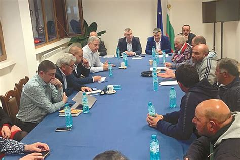 Фермерите срещу държавните институции при чумата по овцете във Велинград Български Фермер