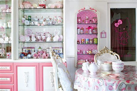 A Single Ladys Shocking Hello Kitty Theme House In Singapore Home