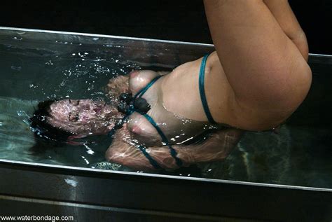 Women Underwater Bondage