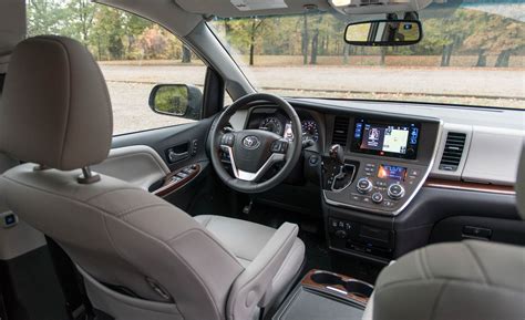 2017 Toyota Sienna Interior Pics
