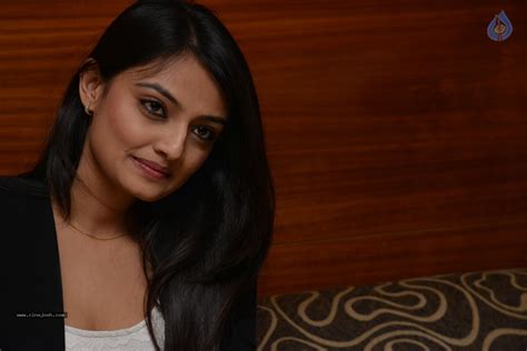 Nikitha Narayan Pics Photo 97 Of 97