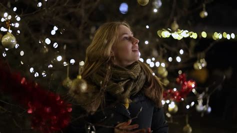 4 220 Girl Flashing Stock Videos Footage And 4k Video Clips Getty Images