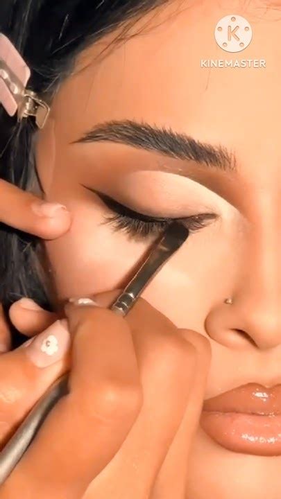 Shortsرسمة عيون باللون البني مع الترابيمكياج Makeup Makeuptutorial Youtube