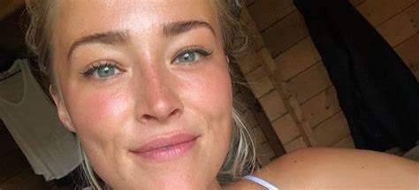 Geraldine Kemper Danst Topless Met Vriendinnen Op Het Strand Man Man