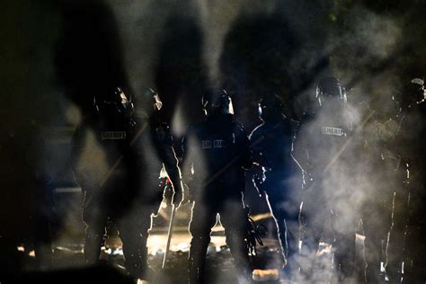 Daunte Wright Killing Protestors Police Clash In Aftermath Photos