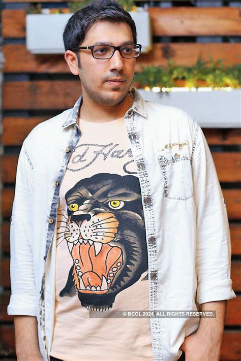 Punjabi Folk And Electronica Singer Sukhmani Performs At Niche Lounge And Bistro In New Delhi