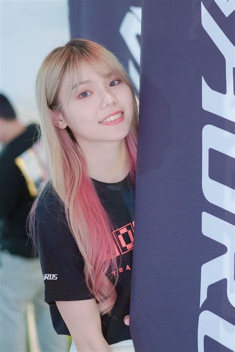 零度空間 零度空間 Added A New Photo — With Zoe肉乙 At 光華數位新天地