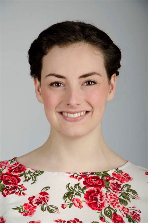 Nandi Van Beurden • Künstlerin Auf