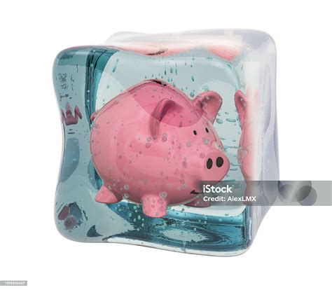 얼음 큐브에 얼어 붙은 돼지 저금통 흰색 배경에 고립 된 3d 렌더링 냉동된에 대한 스톡 사진 및 기타 이미지 냉동된 녹기