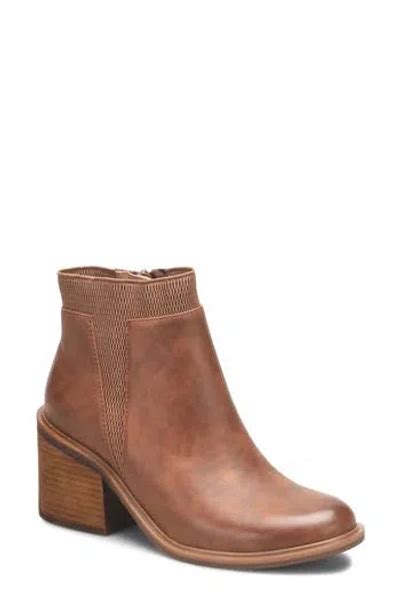Korks Clove Block Heel Bootie In Dark Tan Modesens
