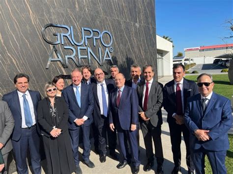 Gruppo Arena Il Ministro Urso Visita Il Polo Logistico Avanzato Di Catania La Mescolanza