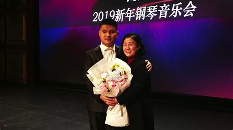 盲人钢琴家刘浩：我妈是我的眼睛，她在哪儿，家就在哪儿凤凰网视频凤凰网