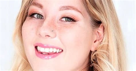 Tobat Jadi Bintang Film Porno Artis Cantik Ini Malah Ingin Masuk Militer SlideGossip