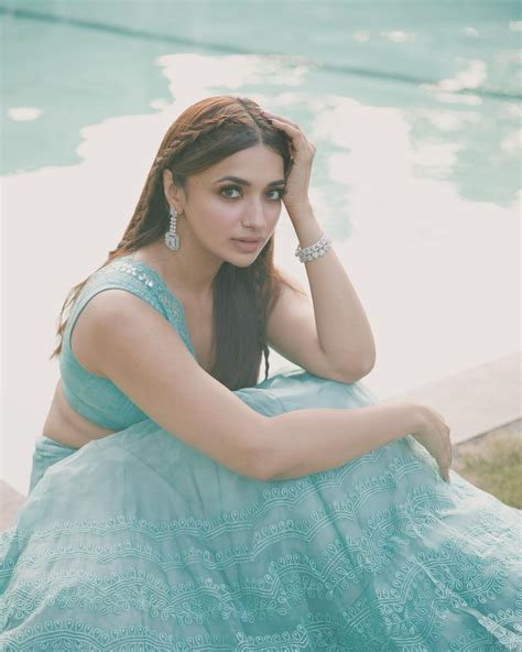 Follow Me Lehanga Poses For Photoshoot Jia Shankar Jiya Shankar